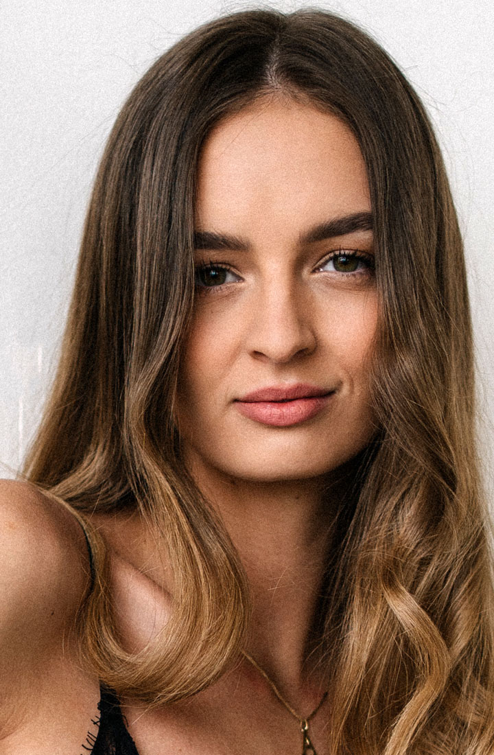 Adela Janik - MODELKY A HOSTESKY D.F.C. FASHION CLUB - MODELINGOVÁ AGENTURA